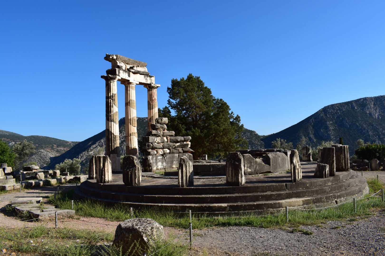 Tholos, Templo de Atenea. Delfos (Grecia) | Viajes Lost Planet